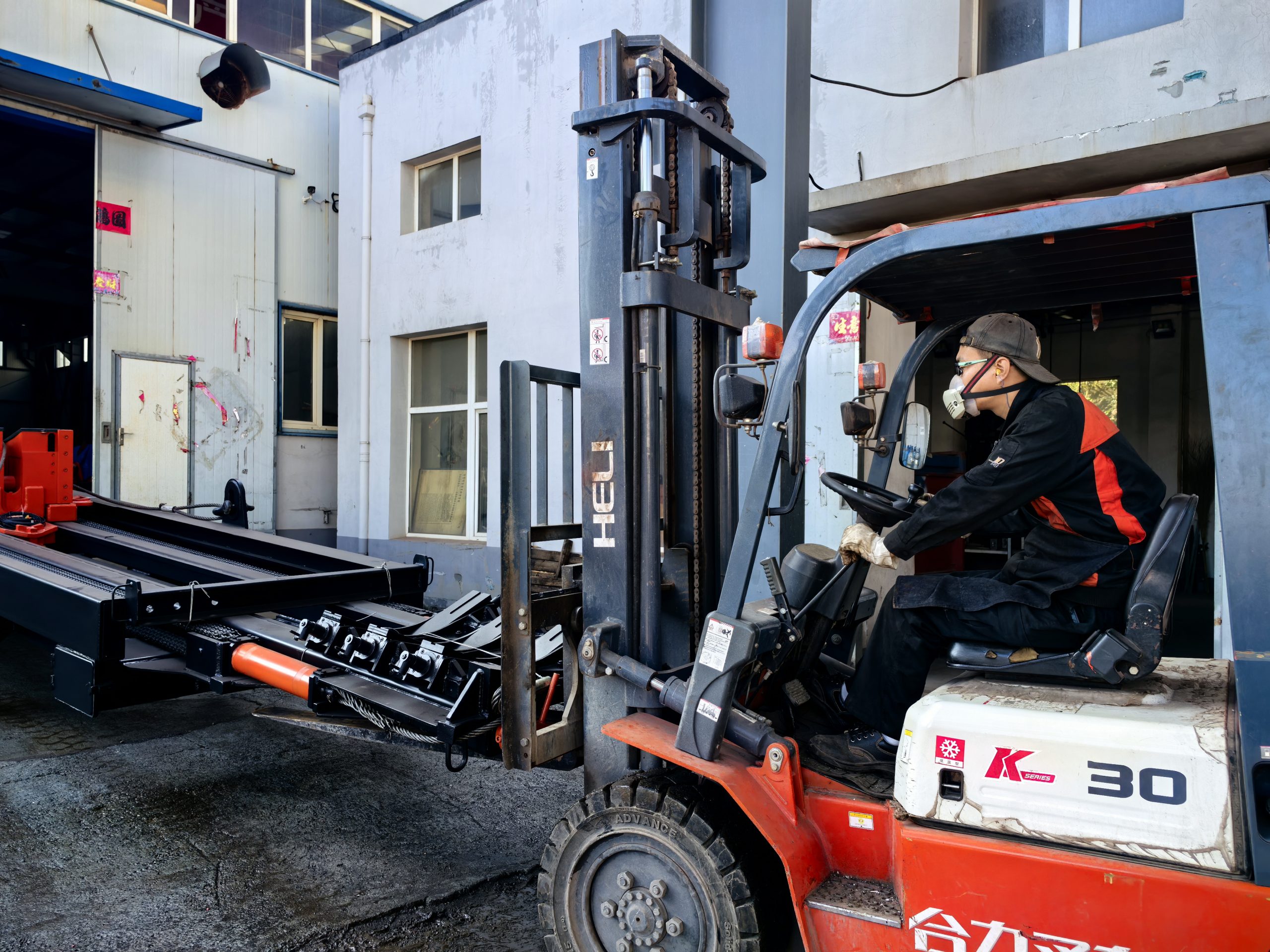 The design and optimization of the bundle puller clamping mechanism ...